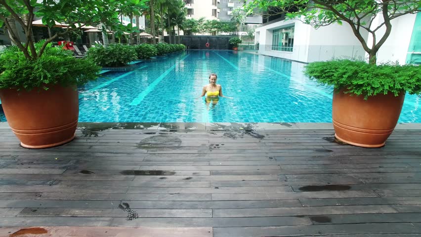 Girl in Yellow Swim Suit 库存影片视频（100% 免版税）15265969 | Shutterstock