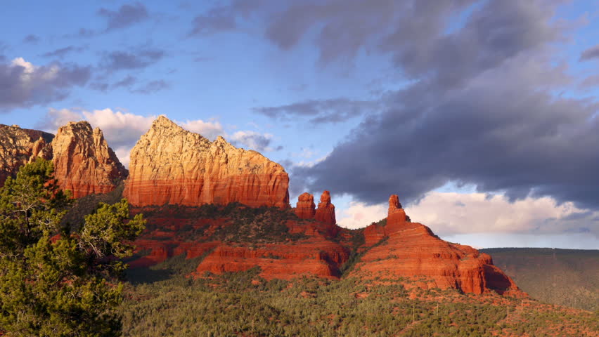 The Evening Sun Lights Up Shiprock In Sedona, Arizona, With Beautiful ...