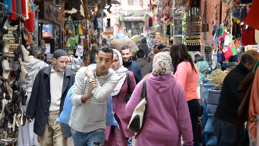 TABRIZ, IRAN - 17 NOVEMBER 2013: Crowds Of Men And Women Walk Past A ...