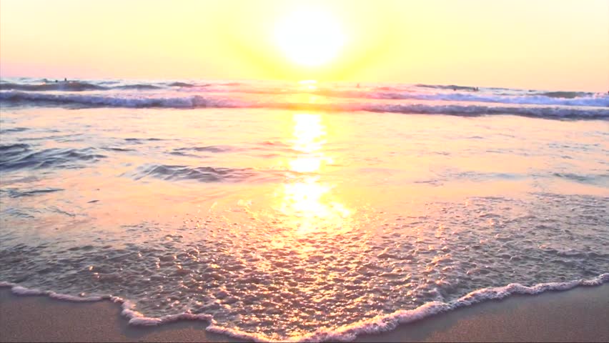 Стоковое видео «Clear Ocean Water During Sunset,» (абсолютно без ...