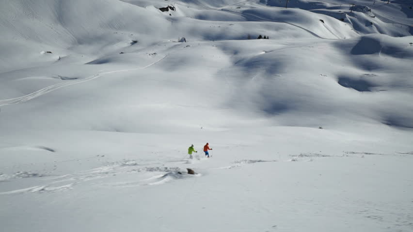 Two Skiers Skiing in Powder Vidéos de stock (100 % libres de droit ...